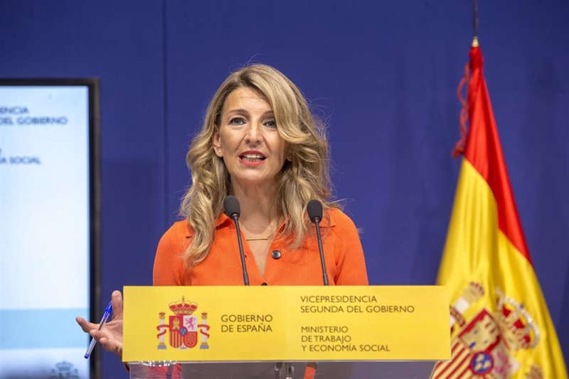 ECOBOLSA - Díaz firma con CCOO y UGT la subida del SMI a 1.184 euros ... ECOBOLSA - Díaz firma con CCOO y UGT la subida del SMI a 1.184 euros ...