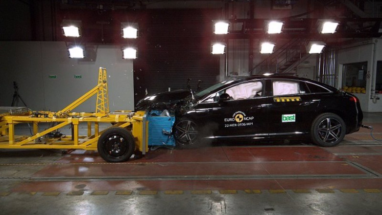 Economía/Motor.- Los eléctricos Mercedes-EQ EQE y BYD Atto 3, cinco estrellas en los últimos ...